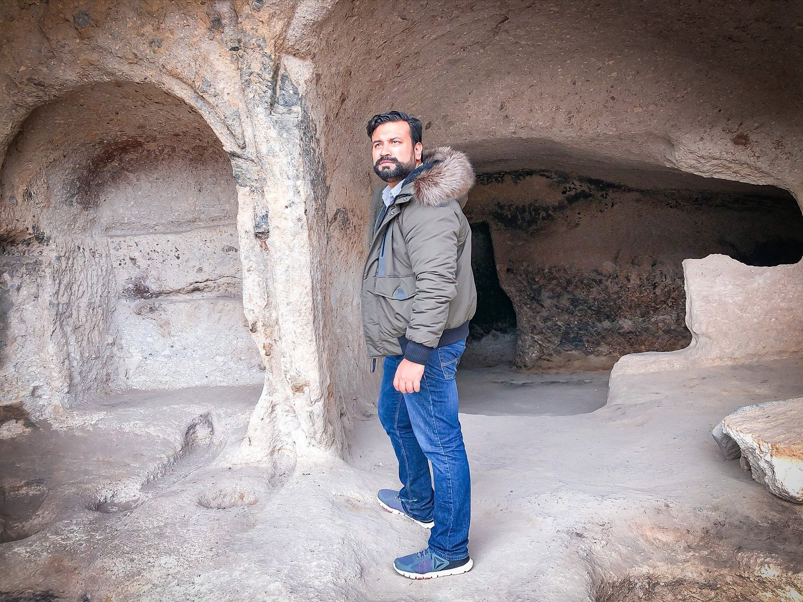 Vardzia - Chasing Guilders