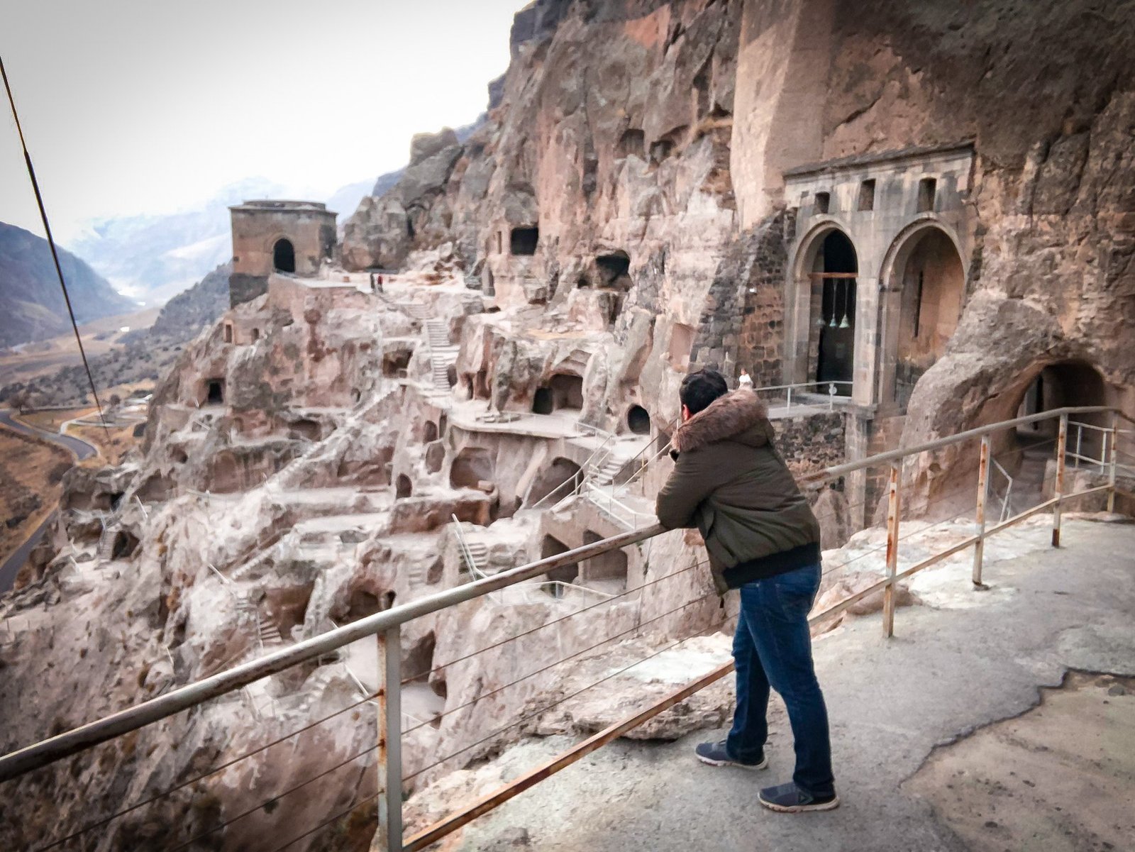 Vardzia - Chasing Guilders